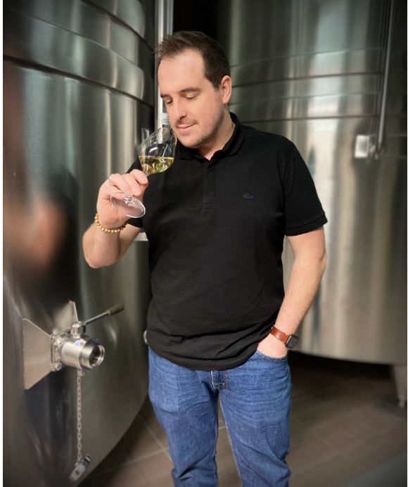 Romain Aubriot nommé chef de caves du Champagne Chassenay d'Arce - La ...
